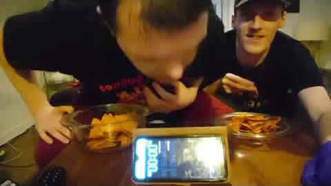 Robert ‘Burning Bob’ Mckinlay vs The World's Hottest Corn Chips ...