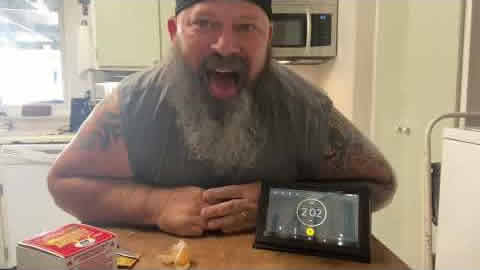 Rhett ‘Grizzly Heat’ Griffin vs The CRUNCHY CHALLENGE - League Of Fire